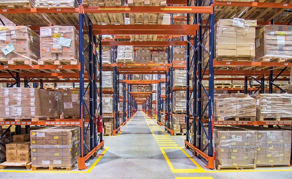 Reportage rayonnages à palettes de l'entrepôt de Natura Cosméticos ...