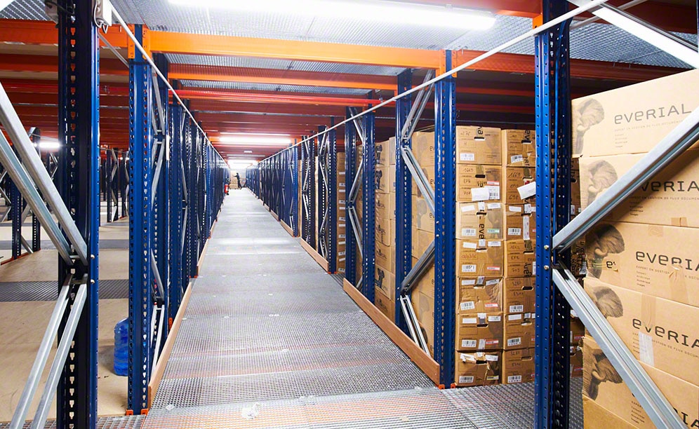 Everial : site d'archivage avec passerelles à Lyon - Mecalux.tn
